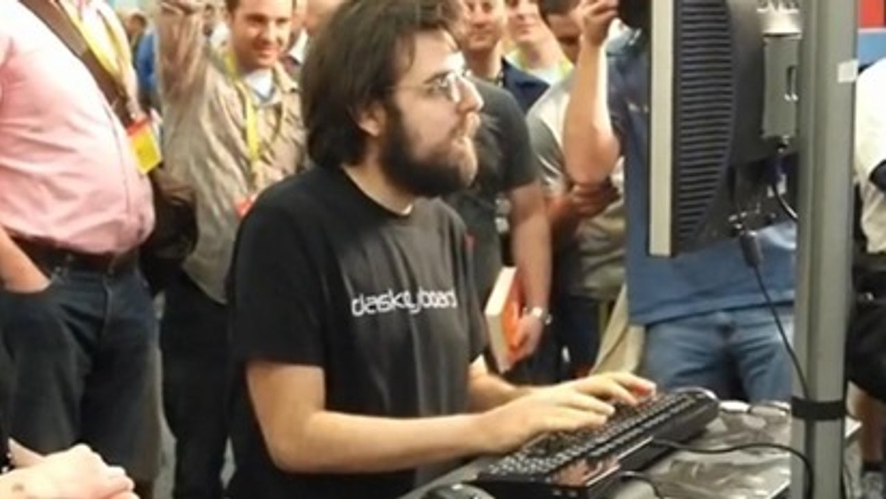 Sean Wrona : Découvrez l'homme qui tape le plus vite au monde sur un ...