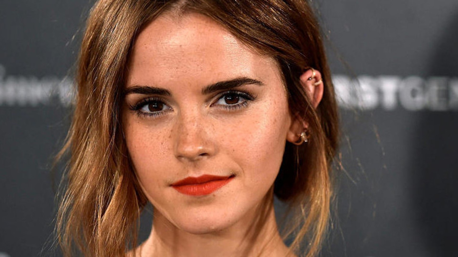 Emma Watson Laisse Pousser Ses Cheveux