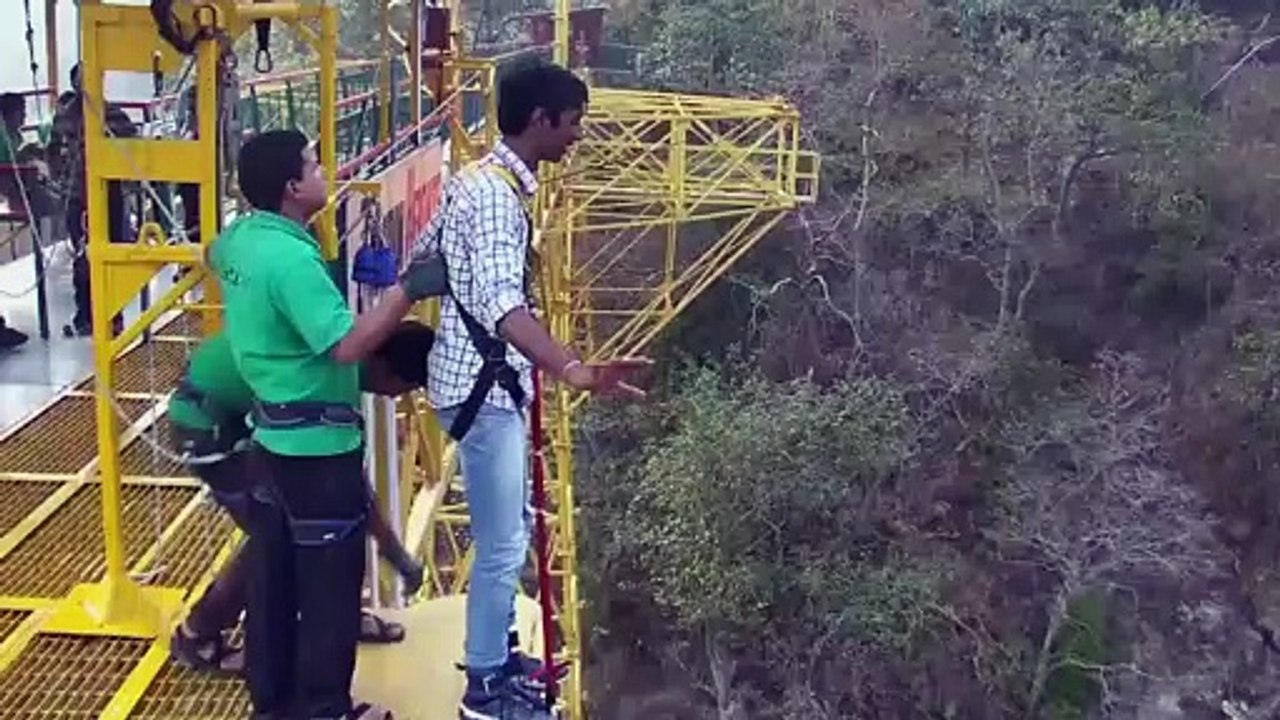 The Funny Bungee Jump - video Dailymotion