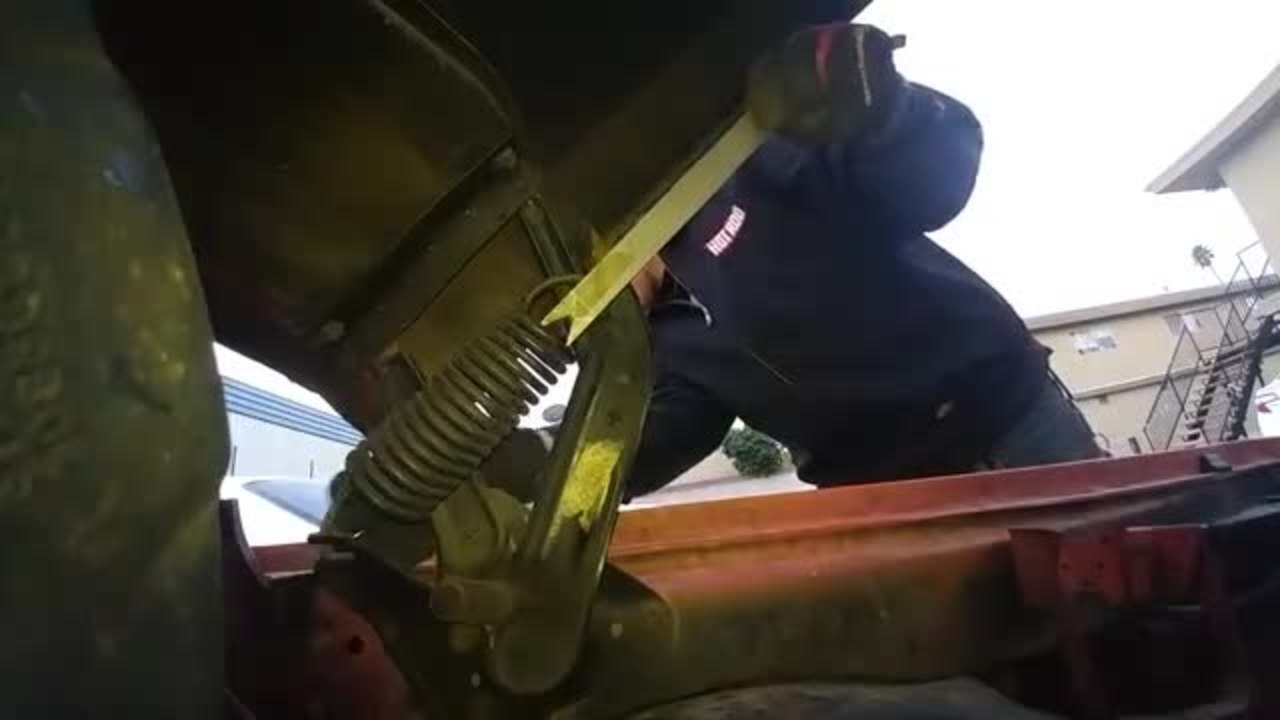 Hood spring removal tool - video Dailymotion