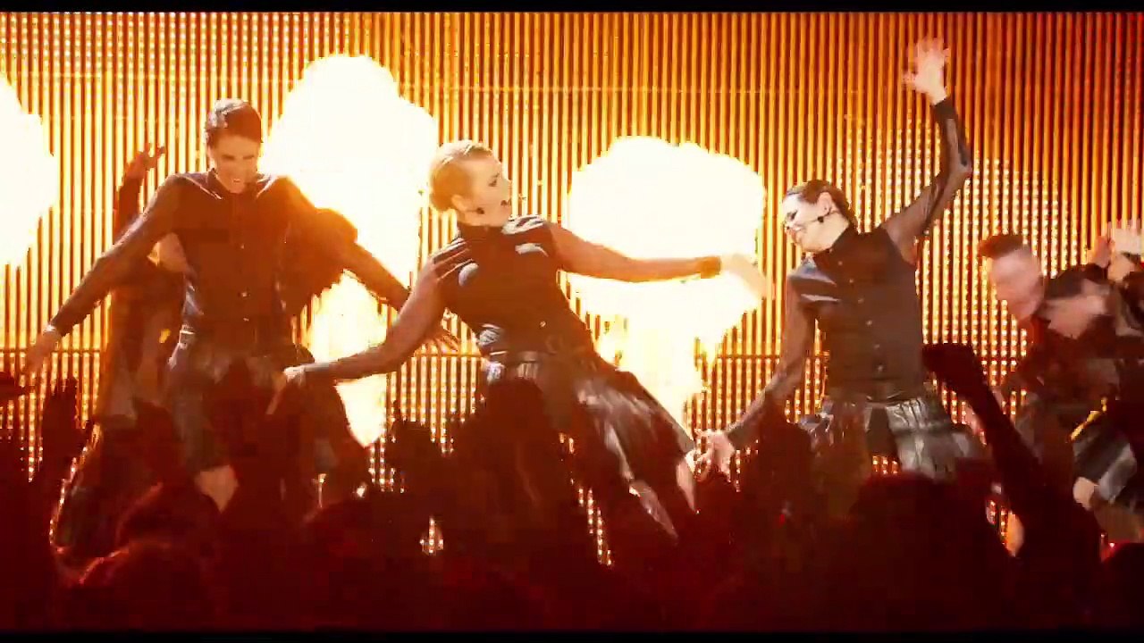 Pitch Perfect 2 - Featurette Nous sommes Das Sound Machine (3) VO ...