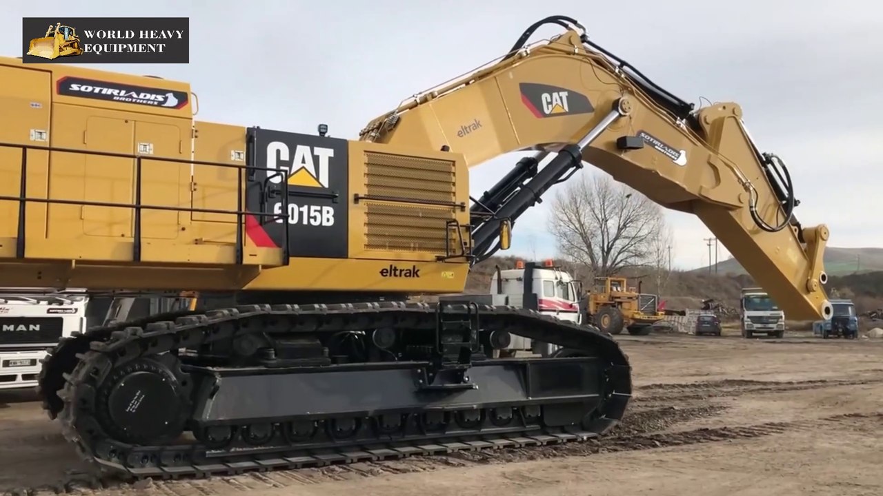 Caterpillar 6015B Excavator Fitting The Bucket --- WORLD HEAVY ...