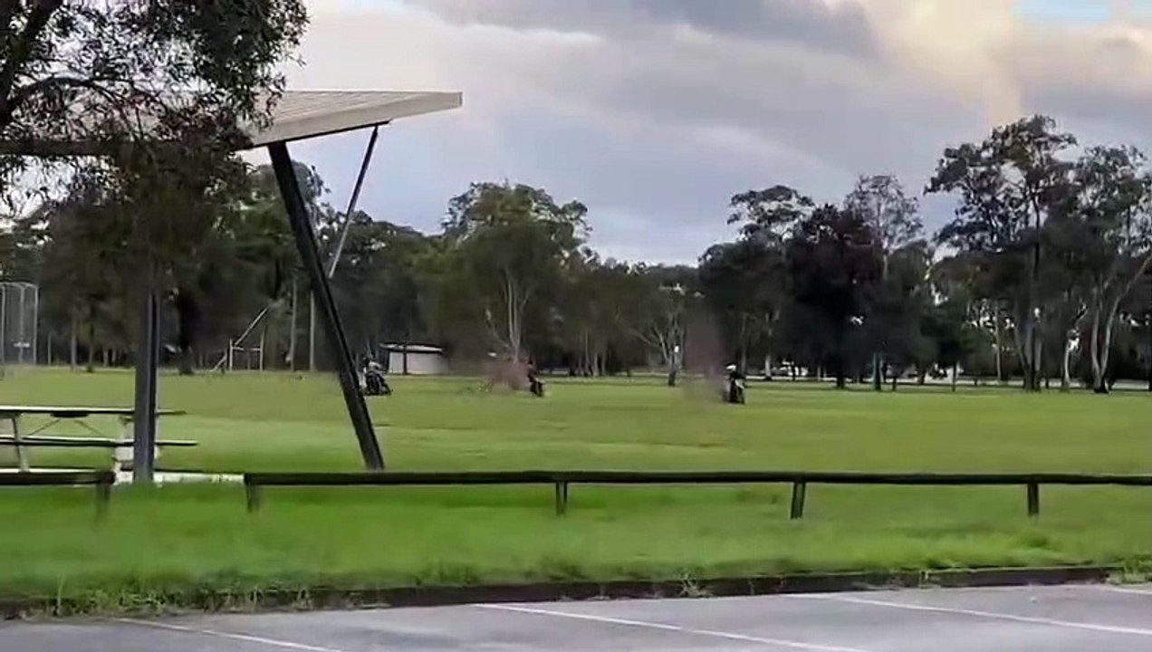 Blokes on bikes tearing up Taree Rec Ground - video Dailymotion