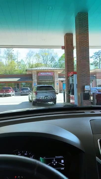 Police Car Drives Off With Gas Pump - video Dailymotion