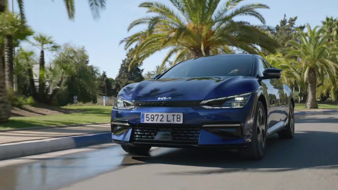 Kia EV6 in Yacht Blue Driving Video - video Dailymotion