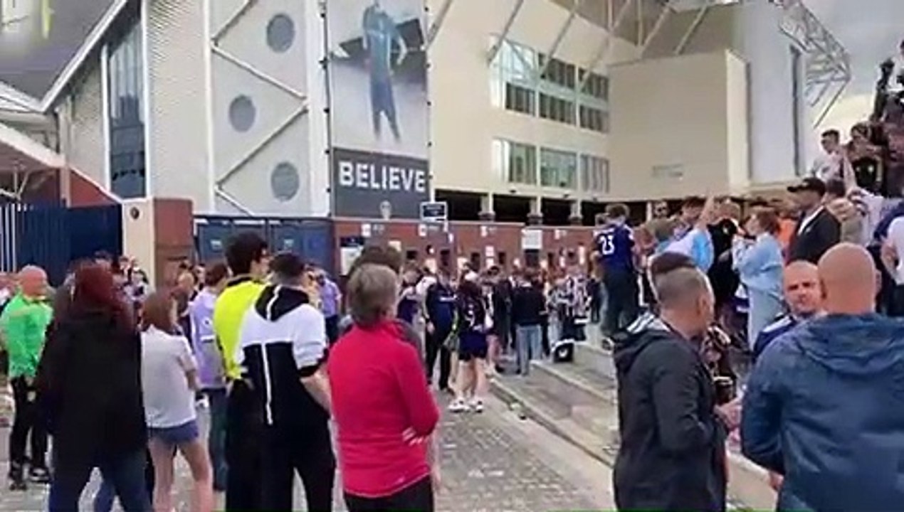 Leeds are falling apart again - video Dailymotion