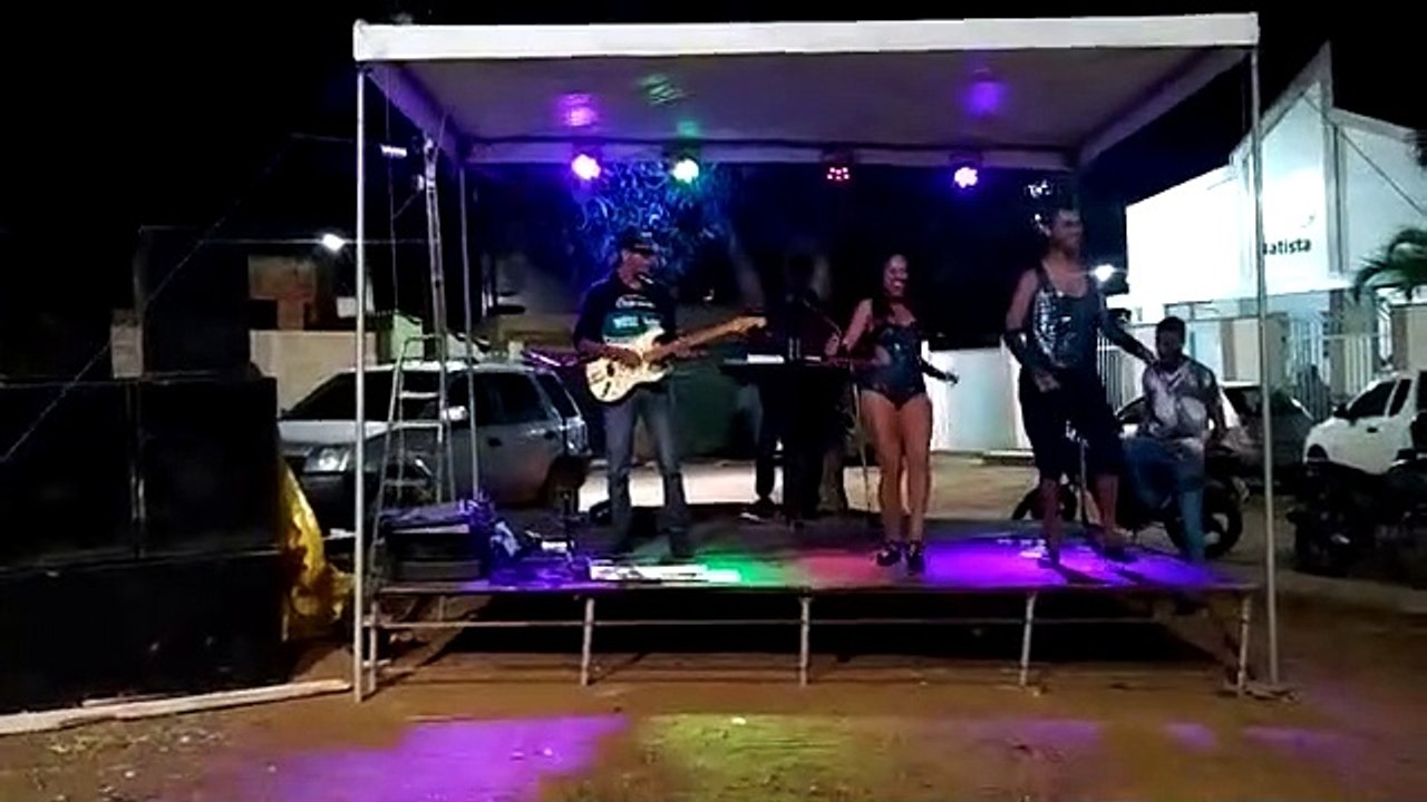Stage Falls During First Performance - video Dailymotion