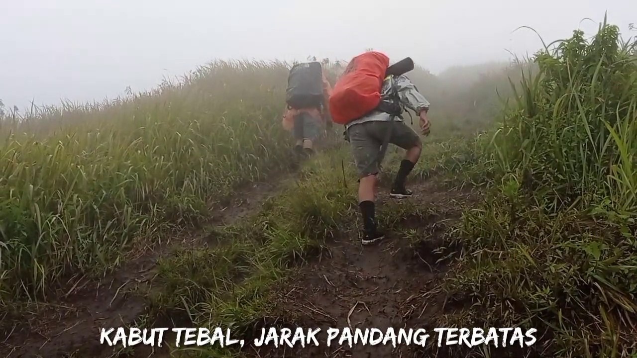 (Tersesat)Mendaki Gunung Saat Hujan Badai Dan Kabut Tebal || Bukit Mongkrang - Gunung ...
