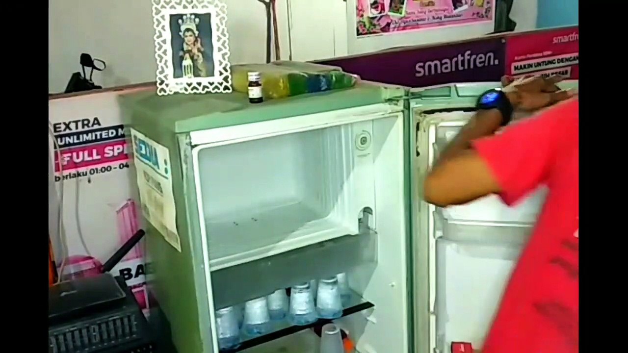 Cara Membersihkan Bunga Es Kulkas 1 Pintu Dengan Cepat Dan Aman - Video ...