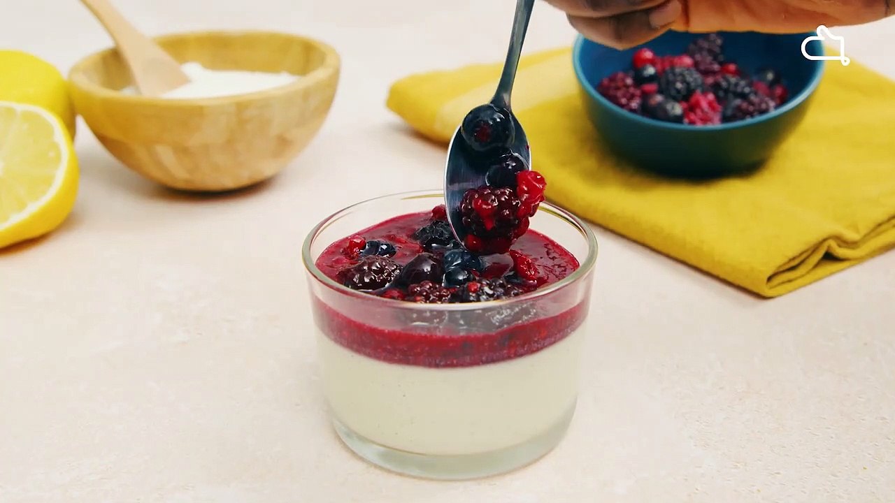 Dégustez une délicate panna cotta au coulis de fruits rouges ! - Vidéo ...