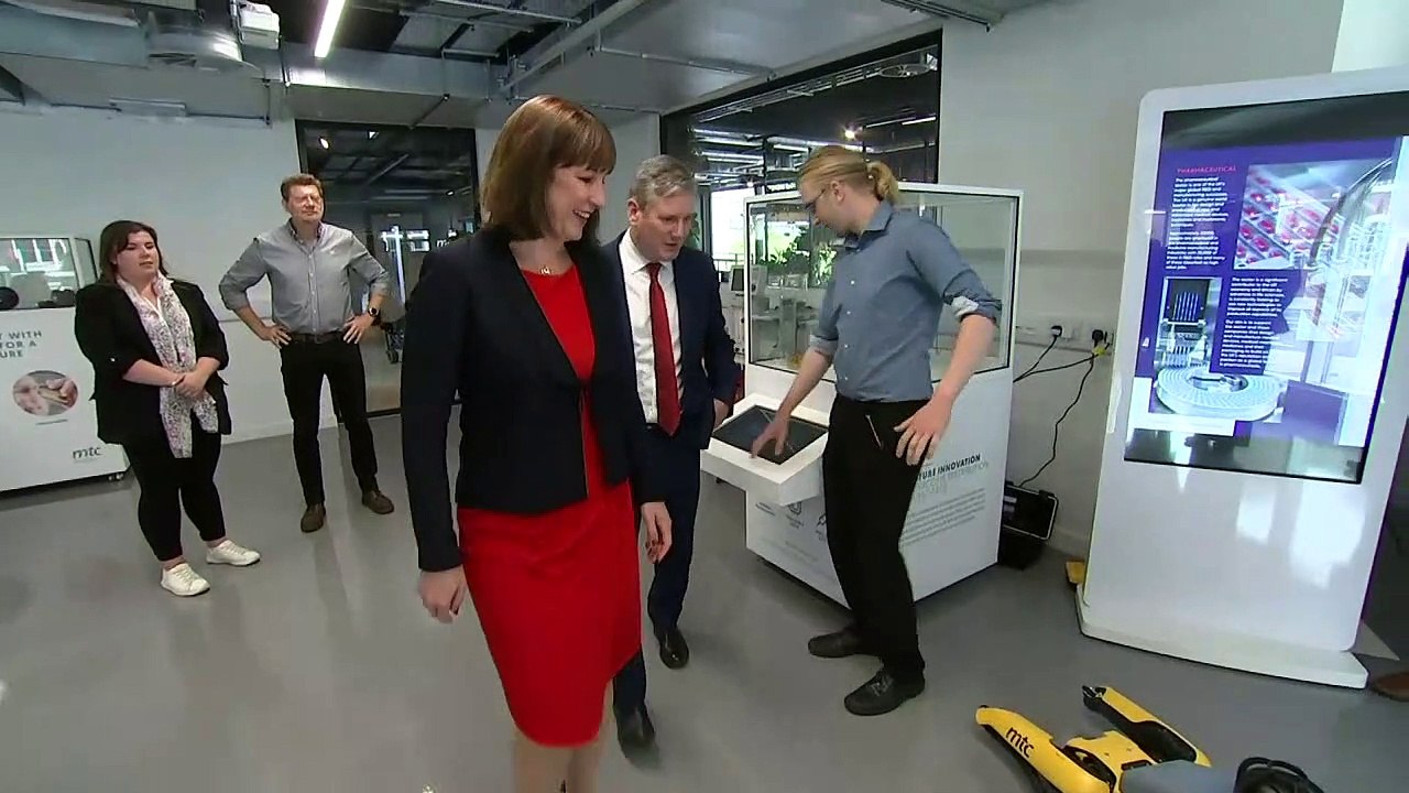 Keir Starmer meets Beethoven, the robot dog - video Dailymotion