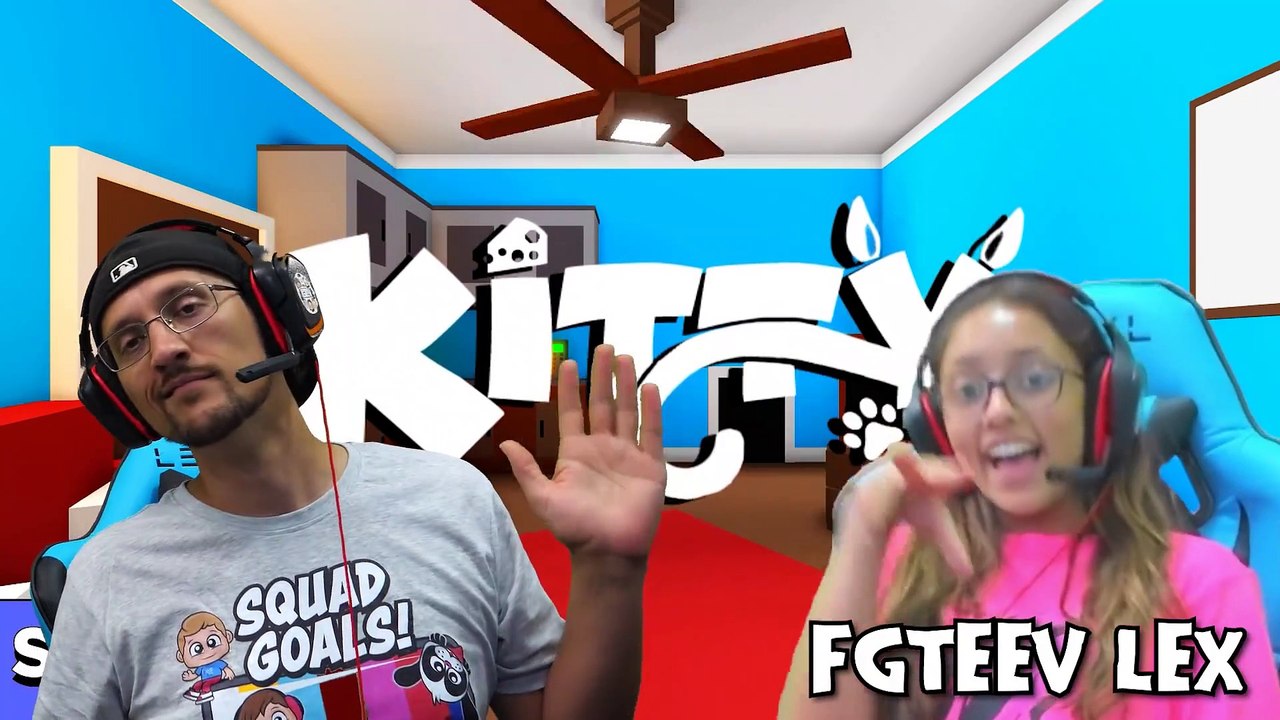 ROBLOX KITTY Chapter 2! ESCAPE Mickey's CLUBHOUSE (FGTeeV Gameplay ...