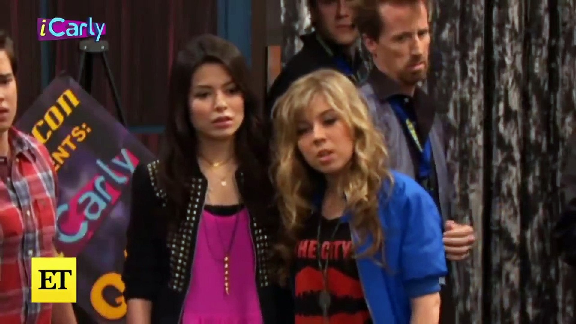 Jennette Mccurdy Et Miranda Cosgrove S'embrassent Jennette McCurdy