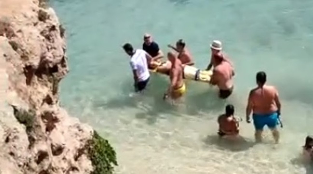 Monopoli (BA) - Cade da scogli a Cala Tre Buchi, donna soccorsa da ...