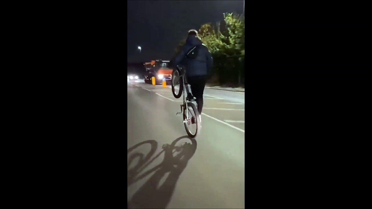 Ce conducteur déteste les cyclistes qui se la pètent un peu trop ...
