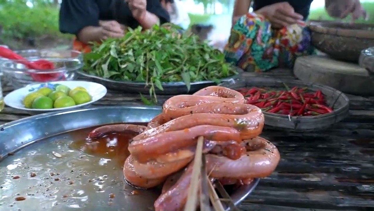Amazing cooking and eating water snake grilled with chili recipe ...