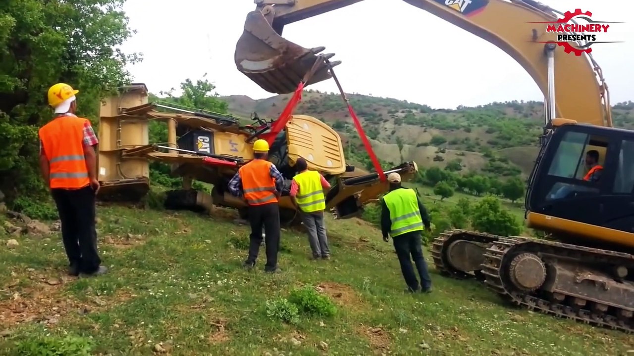 Extremely Dangerous Operator Excavator Fails Idiots Heavy Equipment ...