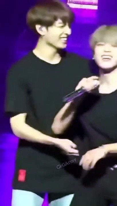 BTS Showing Jimin abs six pack abs Taes abs #bts #jimin #taehyung #vmin ...