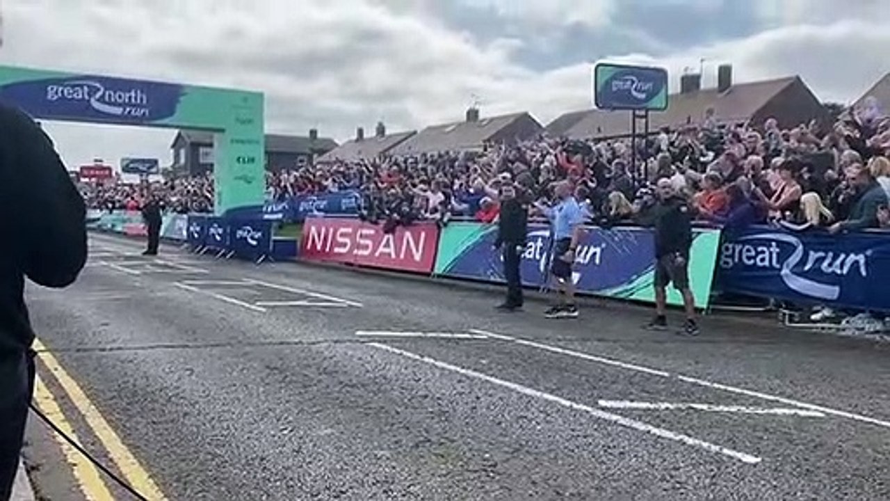 Applause at the Great North Run finish line as the Elite Men's winner ...