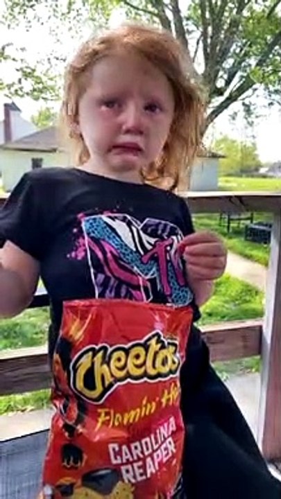 Grimacing Girl Says She Likes Spicy Cheetos - video Dailymotion