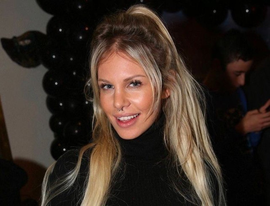 Adixia baisse sa culotte pour engranger de l’argent sur une plateforme ...