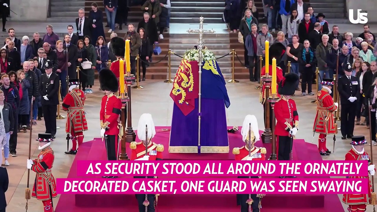 Royal Guard Faints While Protecting Queen Elizabeth II’s Coffin - video ...
