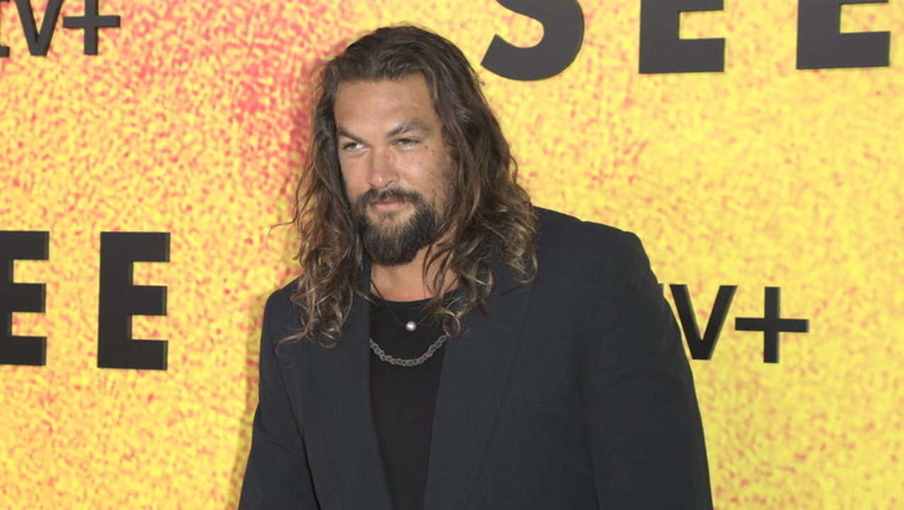 Jason Momoa Shows Off Shaved Head and Huge Tattoo! - video Dailymotion