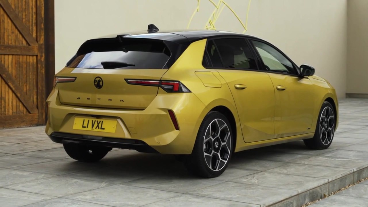 All-New Astra Ultimate 1.2T 130PS Auto Design in Electric Yellow ...