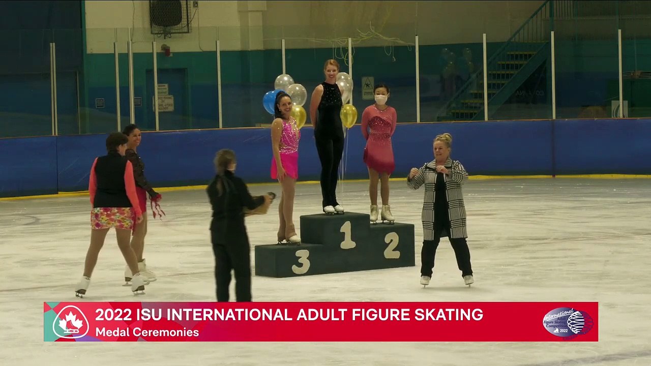 THURSDAY MEDAL CEREMONIES - 2022 ISU INTERNATIONAL ADULT FIGURE SKATING ...