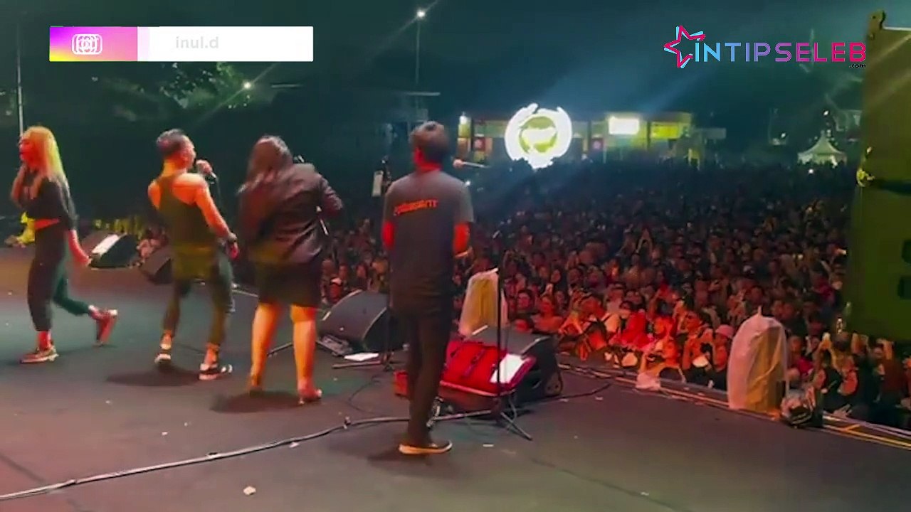 Inul Daratista Joget Bareng Suami, Bikin Panggung Gempar! - Video ...