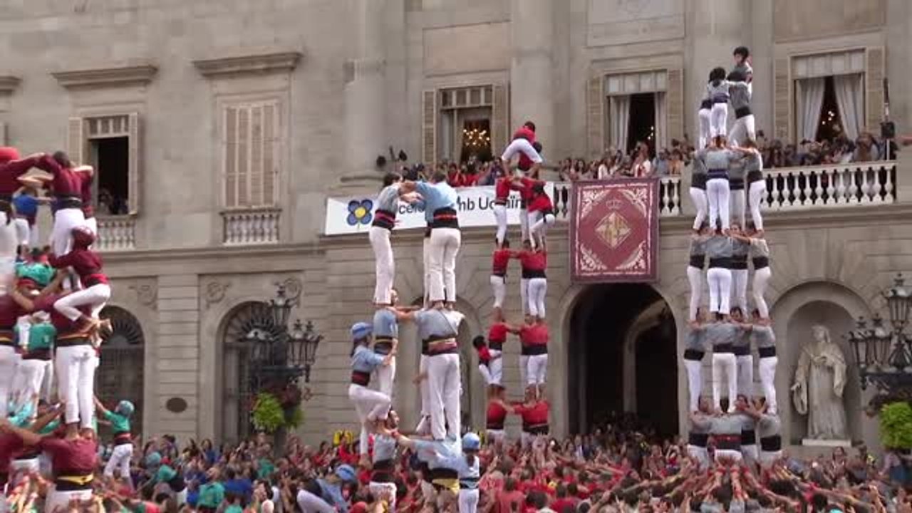 Los 'castellers' vuelven a tocar el cielo de Barcelona en las fiestas ...