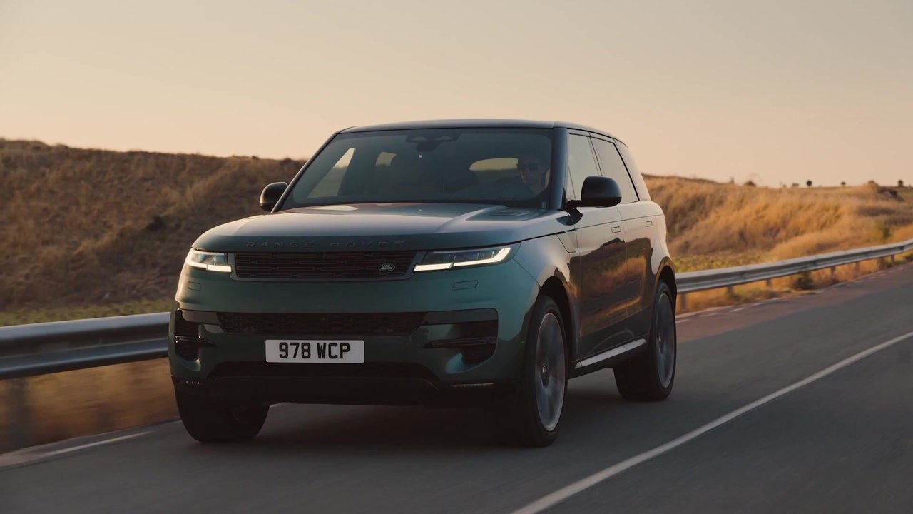 2023 Range Rover Sport Dynamic SE D300 Design in Giola Green - video ...