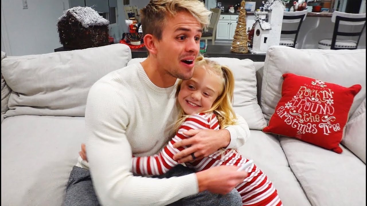 Savannah and 6 Year Old Everleigh Surprise Daddy With Pregnancy ...