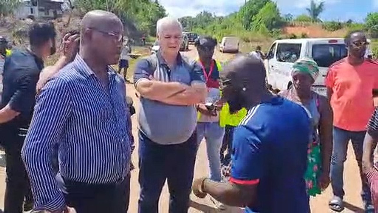 Rencontre des habitants de Maripasoula et de Gabriel Serville - Vidéo ...