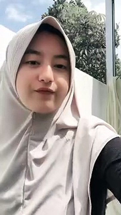 jilbab cantik goyang 1 - Video Dailymotion