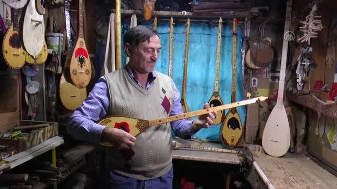 Arnavut sazı "çiftelia" asırlardır sembol enstrüman olarak öne çıkıyor ...