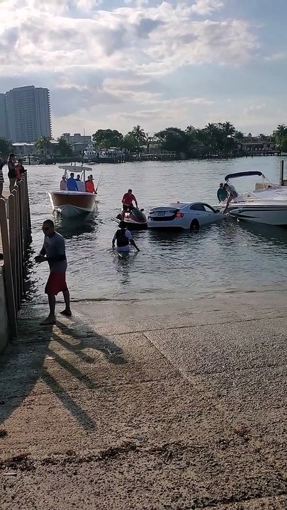 Car Drives into Water at Boat Ramp Almost Sinking Car - video Dailymotion