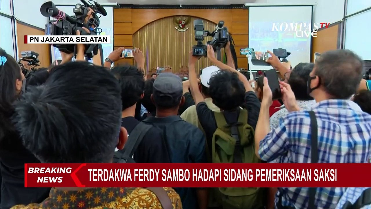 Momen Mesra Ferdy Sambo dan Putri Candrawathi di Persidangan, Cium Tangan dan Kening! - Video ...