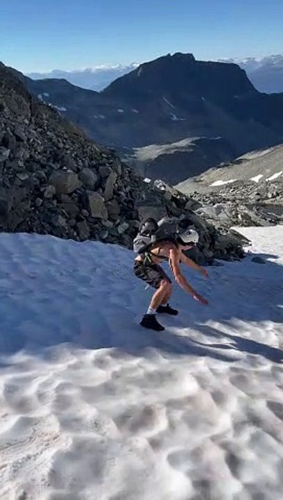 Slow Slide Down a Snowfield - video Dailymotion