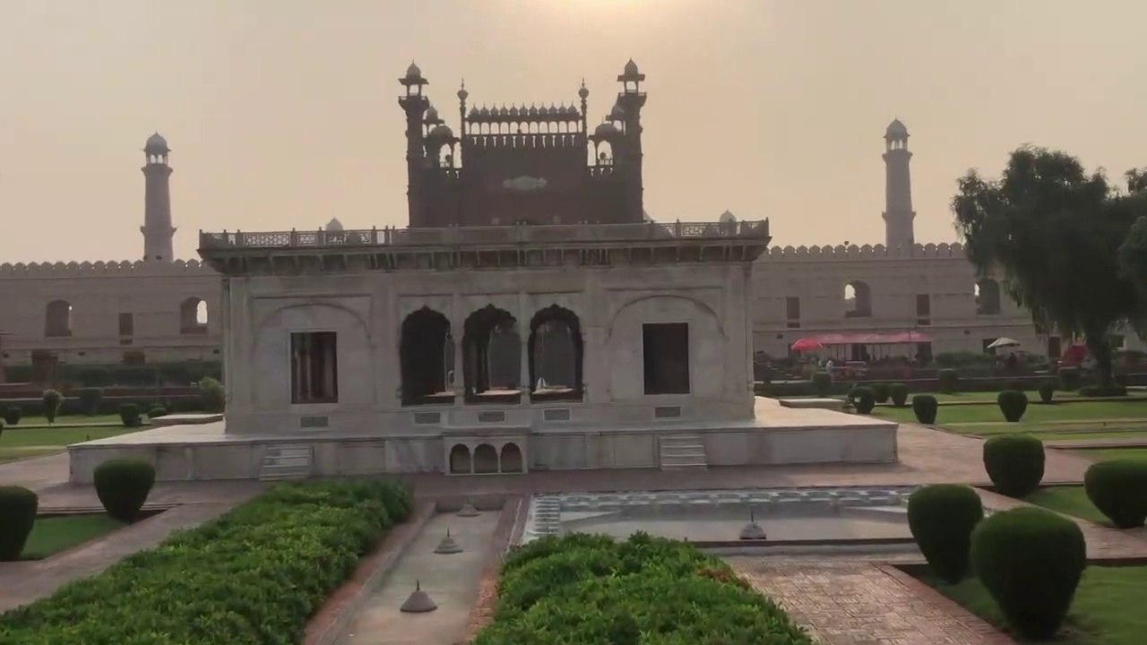 Hazuri Bagh Lahore Fort | Maharaja ranjit singh - video Dailymotion