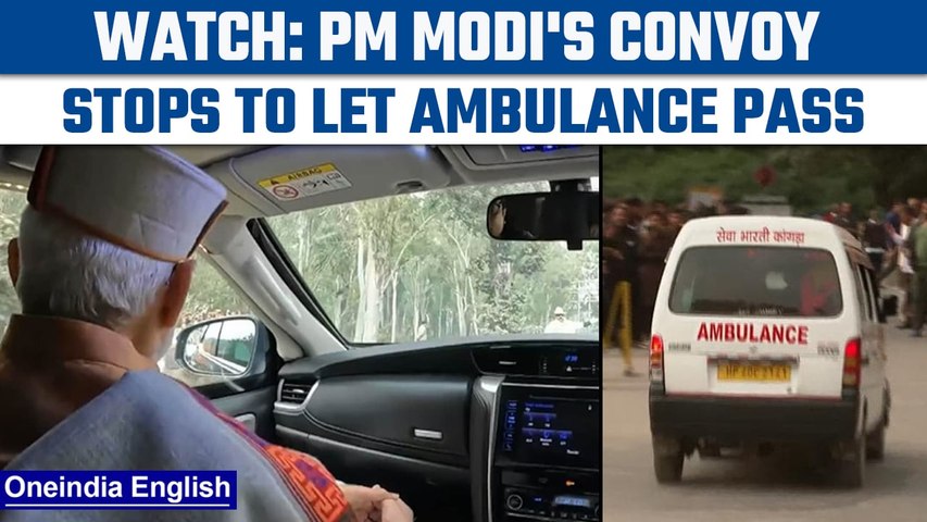 PM's convoy stops to let ambulance pass | Watch Video - Oneindia News