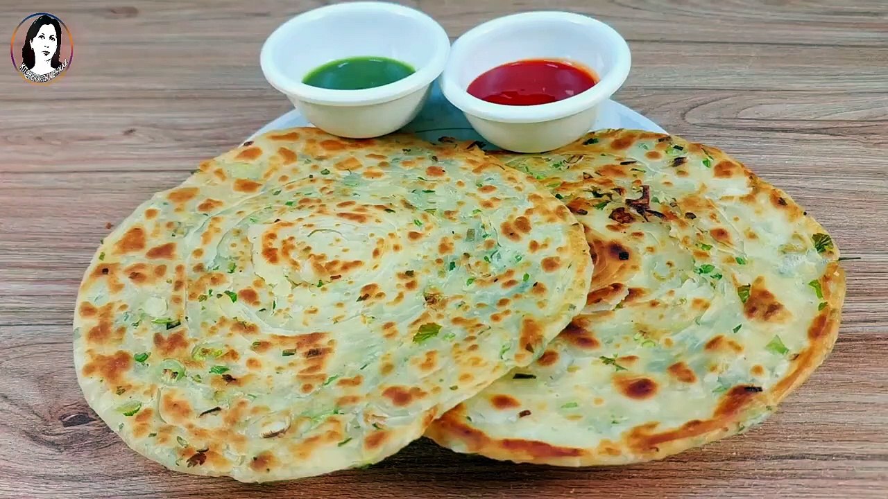 New Onion Lachedar Crispy Paratha I Multi Layered Lachha Paratha Recipe ...