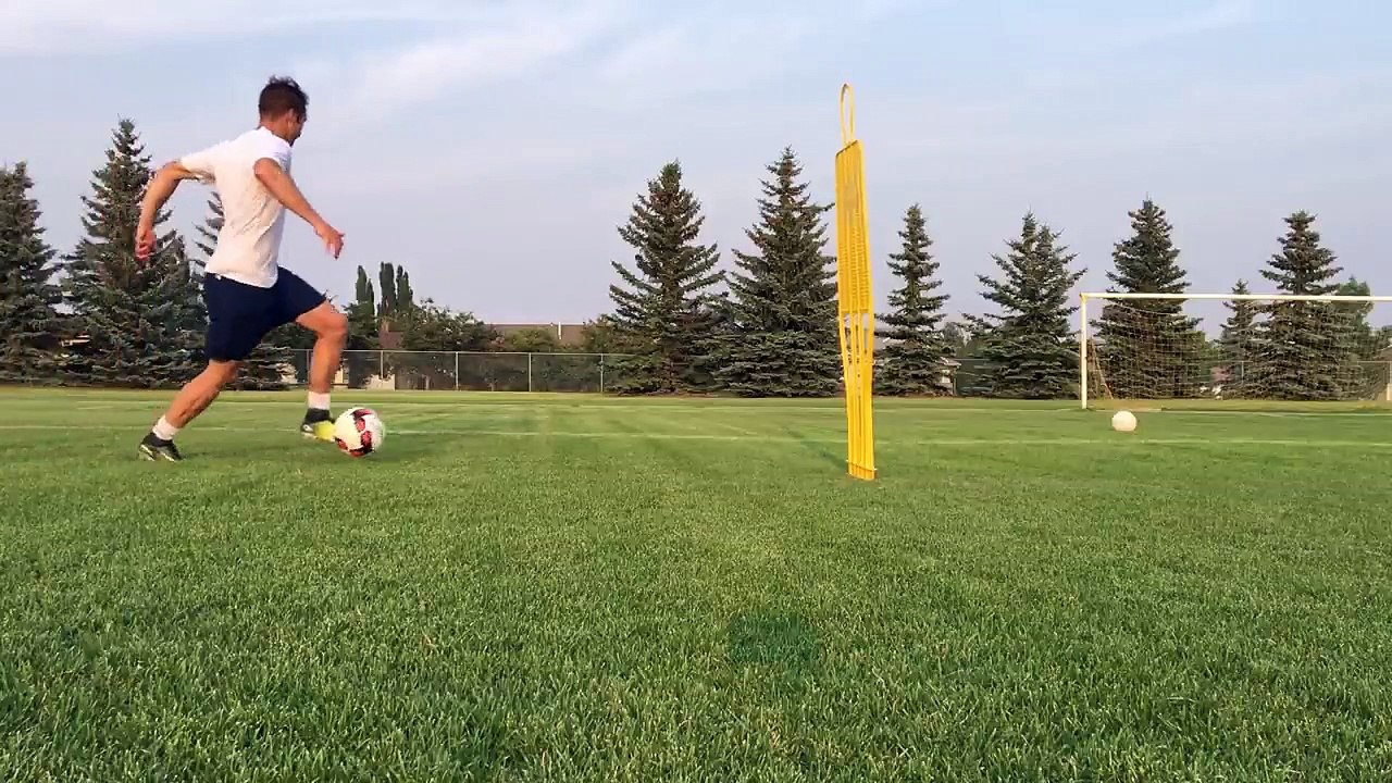 8 Easy Skill Moves To Beat A Defender | Easy Soccer Skills To Beat a ...