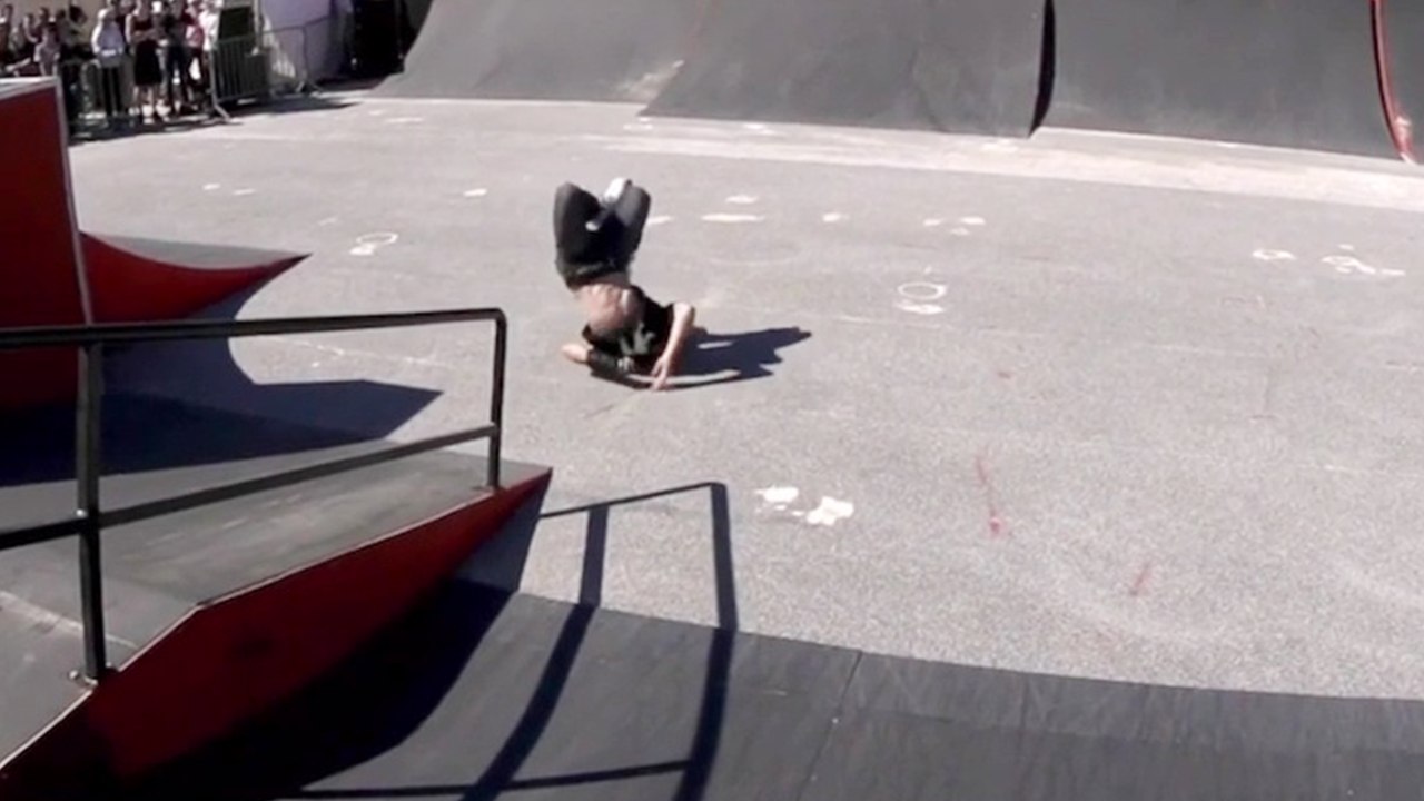 'Scorpion Fall!'- Rollerblader almost SNAPPED IN HALF after rail trick ...