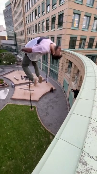 Guy Jumps Off Building And Flips Upon Landing On Ground - video Dailymotion