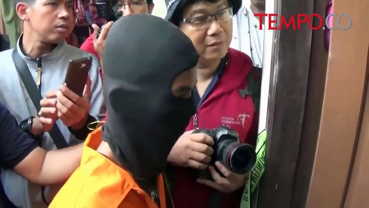 Begini Aksi Tiga Pria terhadap Eno Farihah di Mes Pabrik - video ...