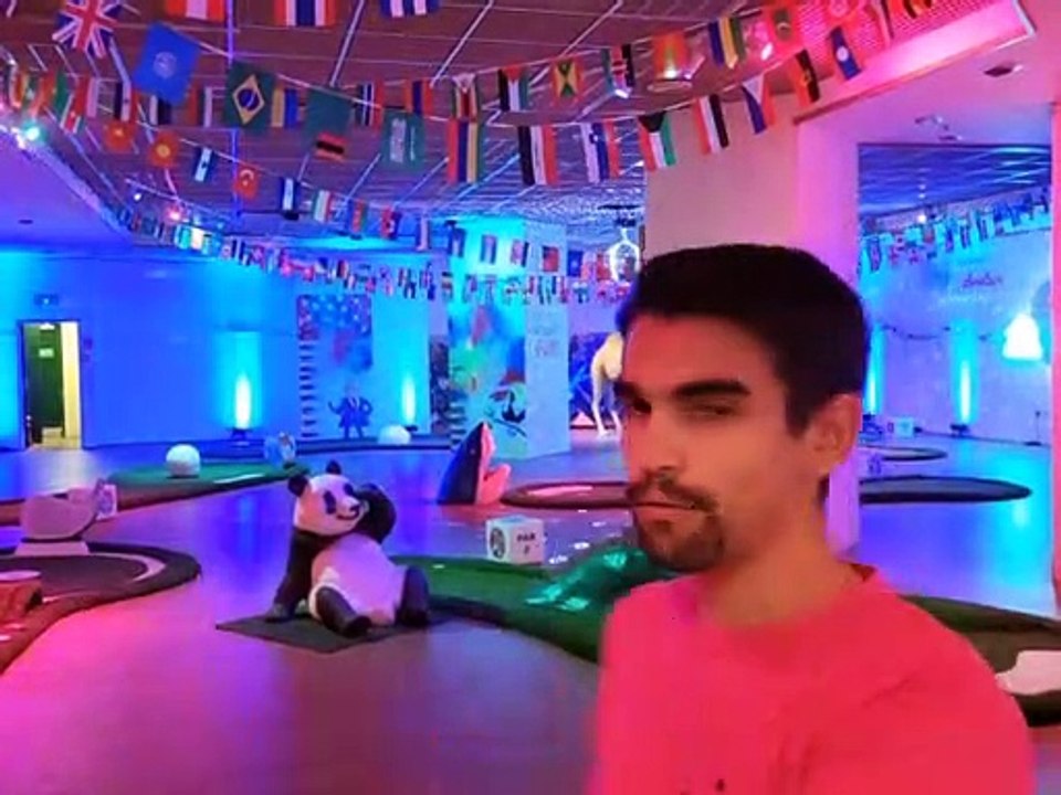 Globetrotters Crazy Golf comes to Crawley - video Dailymotion