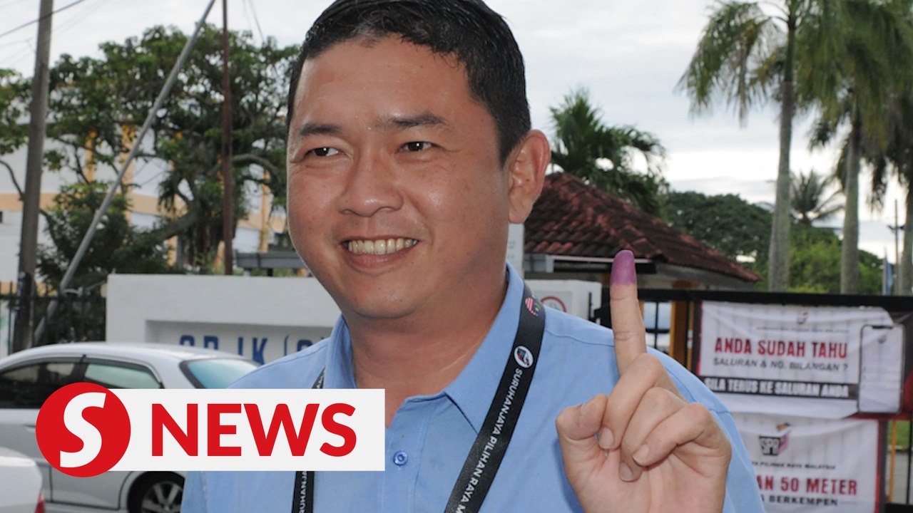 GE15: Barisan's Tan Chee Hiong casts vote for Alor Setar parliamentary ...