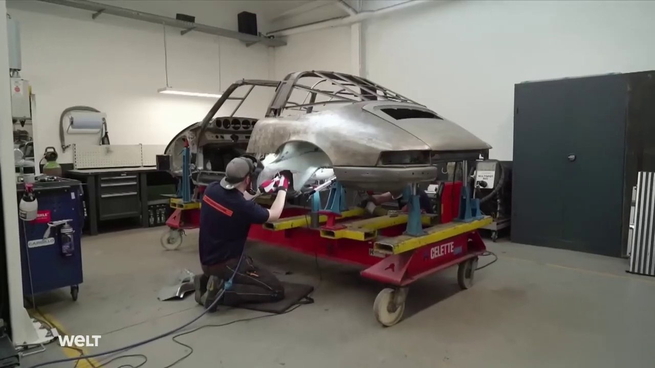 The rebirth of a Porsche 911 on a Celette Bench with Jigs - video ...