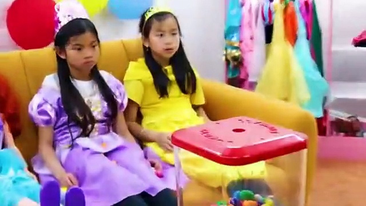 Emma_Pretend_Play_with_Colorful_Gumball_Machine_and_Sweets_Candy_Toys ...